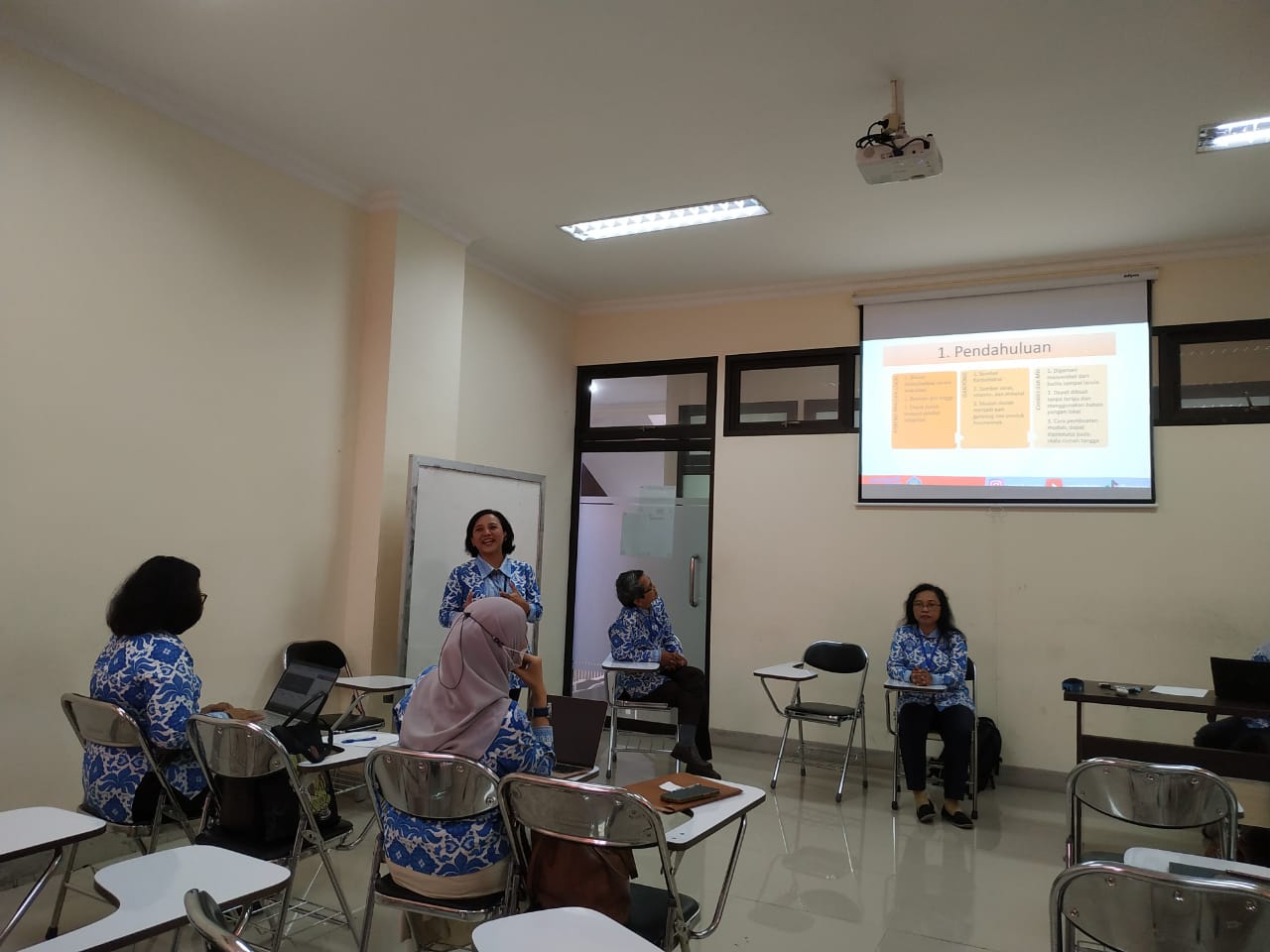 137 Dosen Unisri Presentasikan Proposal Penelitian