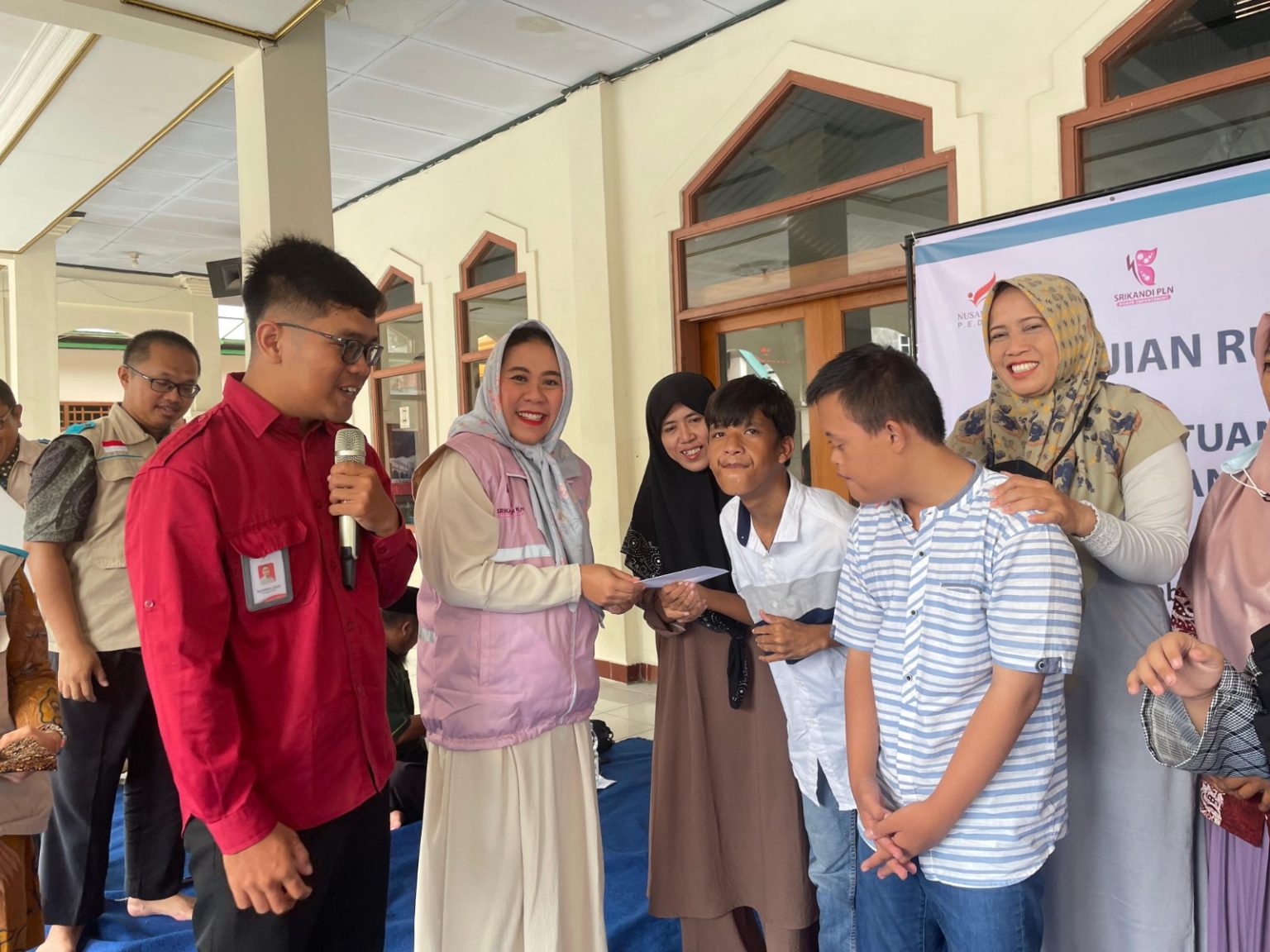 Peringati Hari Disabilitas, PLN UP3 Sukoharjo dan Nusantara Peduli Beri Bantuan untuk Penyandang ...